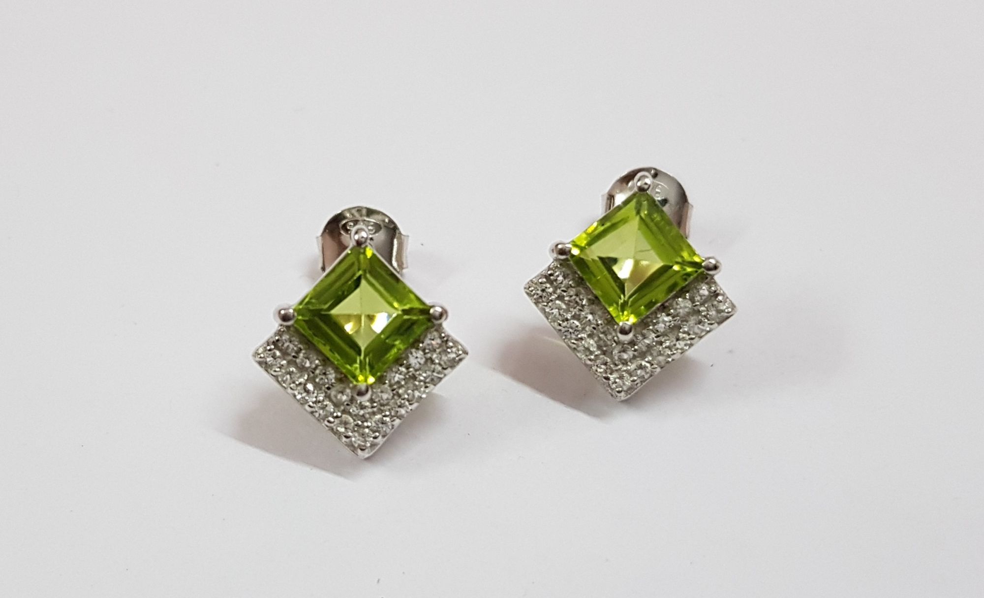 peridot square cut earring stud
